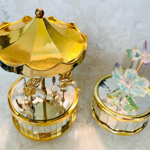Accents | Hummingbird Music Boxes | Poshmark